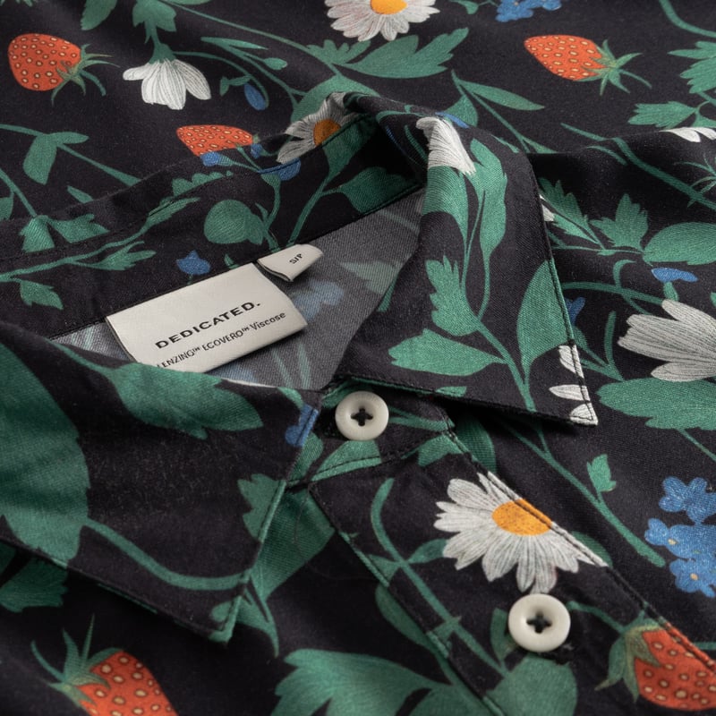 DEDICATED - Shirt Alsvik Strawberry Field Black